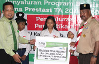 Dihadiri Pemain Mitra Kukar, LAZ DPU Kukar Salurkan Beasiswa Senilai Rp ...