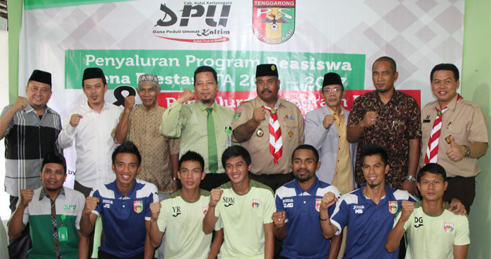 Dihadiri Pemain Mitra Kukar, LAZ DPU Kukar Salurkan Beasiswa Senilai Rp ...